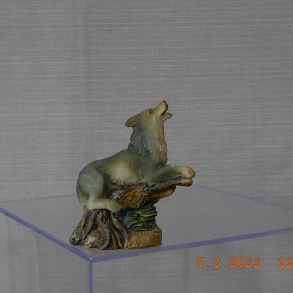 Source Unknown | Accents | Vintage Set Of Resin Wolf Figurines One ...